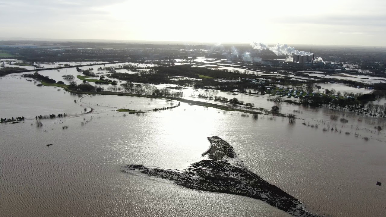 River Trent floods in Newark 2020 - YouTube