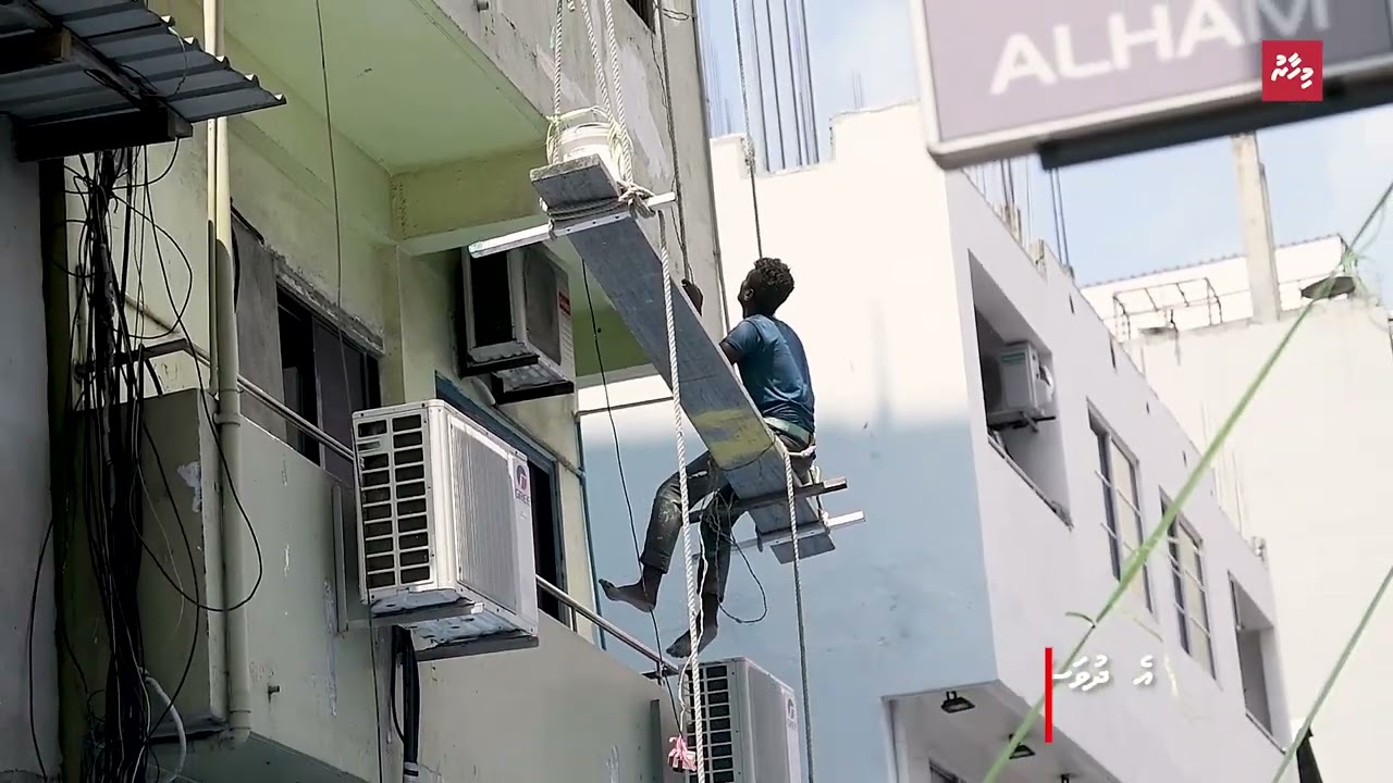 Poor safety measures at construction sites - YouTube