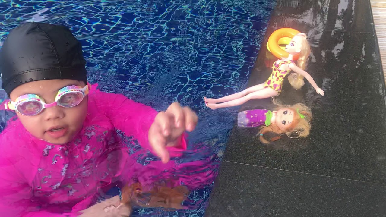 Toddler elsa and anna go to pool - YouTube