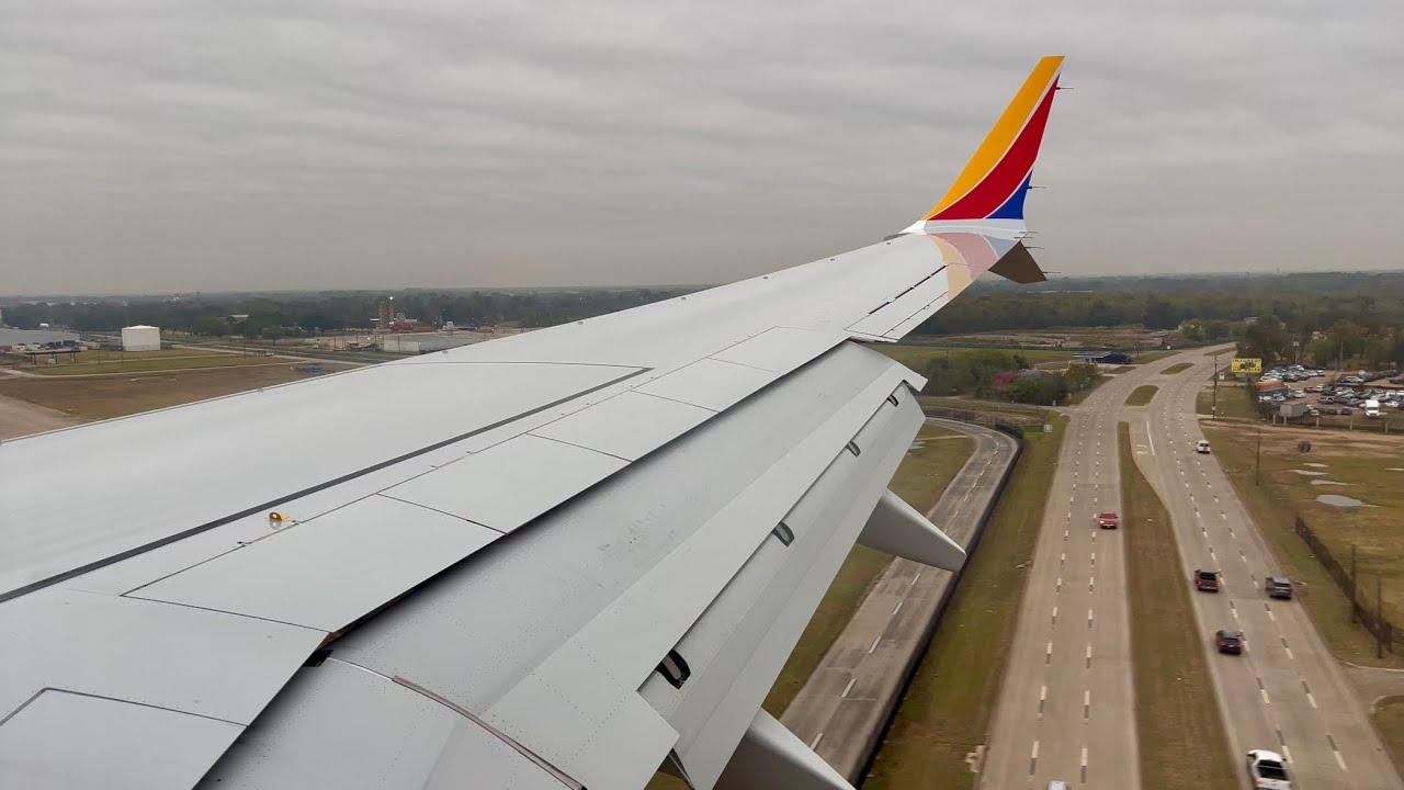 4K | Southwest Airlines Boeing 737 MAX 8 (N8979L) Cloudy Morning ...