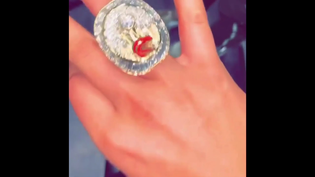 Drake’s shows off Custom Toronto Raptors Championship Ring that cost ...