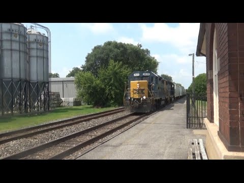 CSX GP38-2 DUO LEADS A HEFTY LOCAL - YouTube
