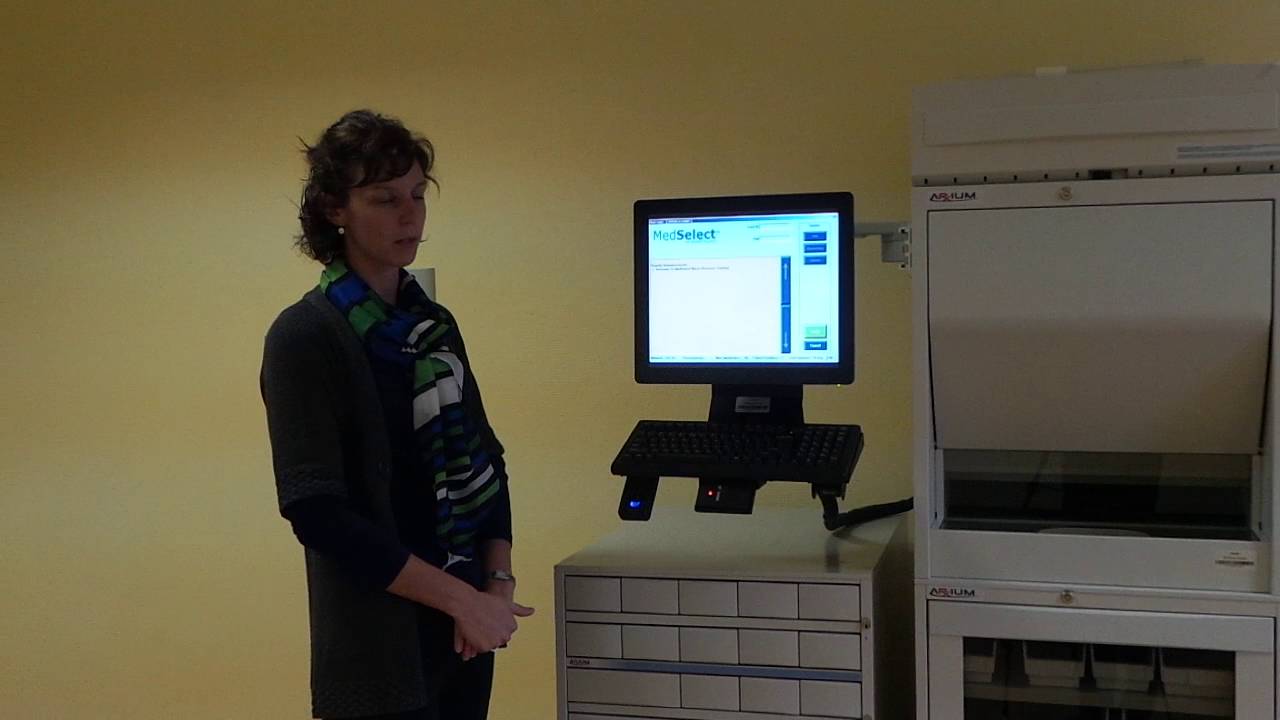 2 Med Select Automated Dispensing Cabinet Logging In Display Terminal ...