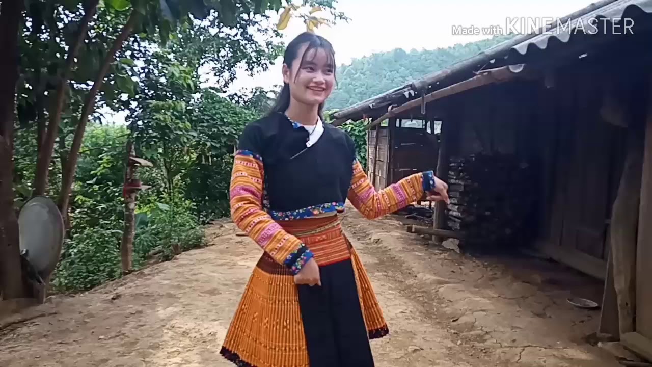 (Tooj thoj ) ntxhais nkauj hmoob {dance} // pauv yaj - YouTube