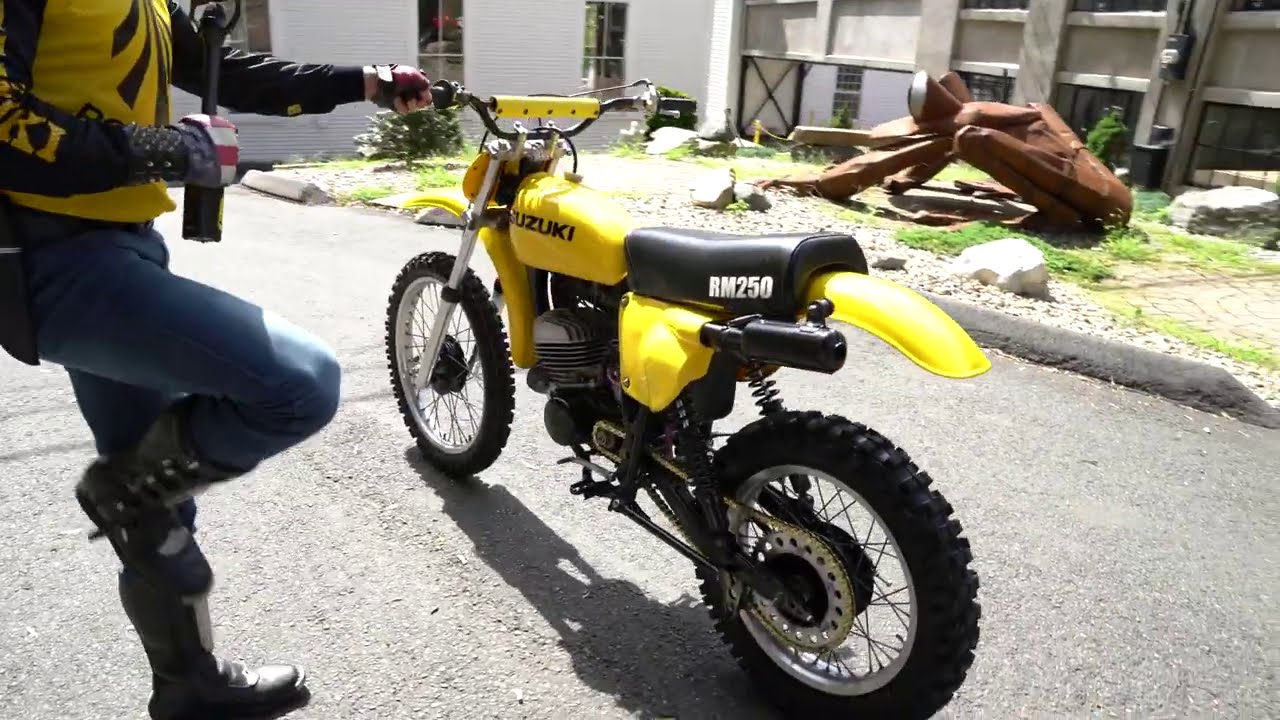 1977 Suzuki RM250 - YouTube