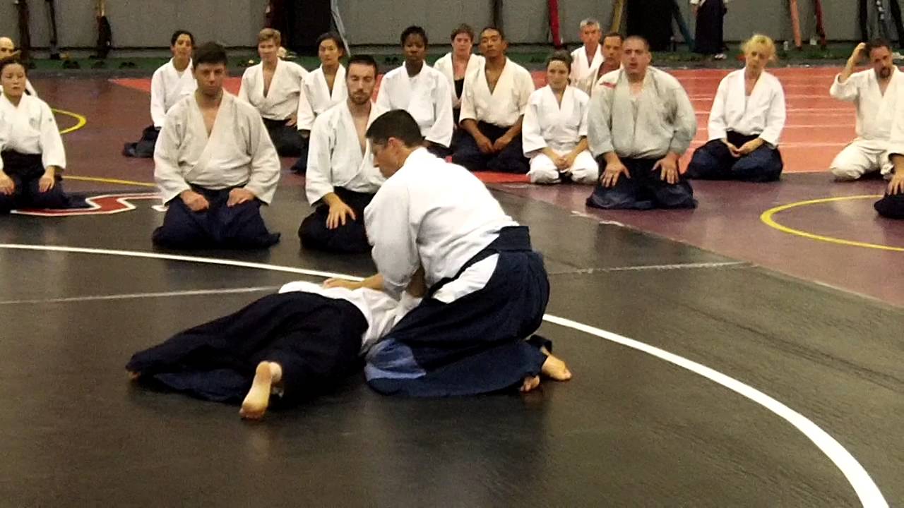 Frank Apodaca: Ushiro ryokatadori nikkyo - YouTube