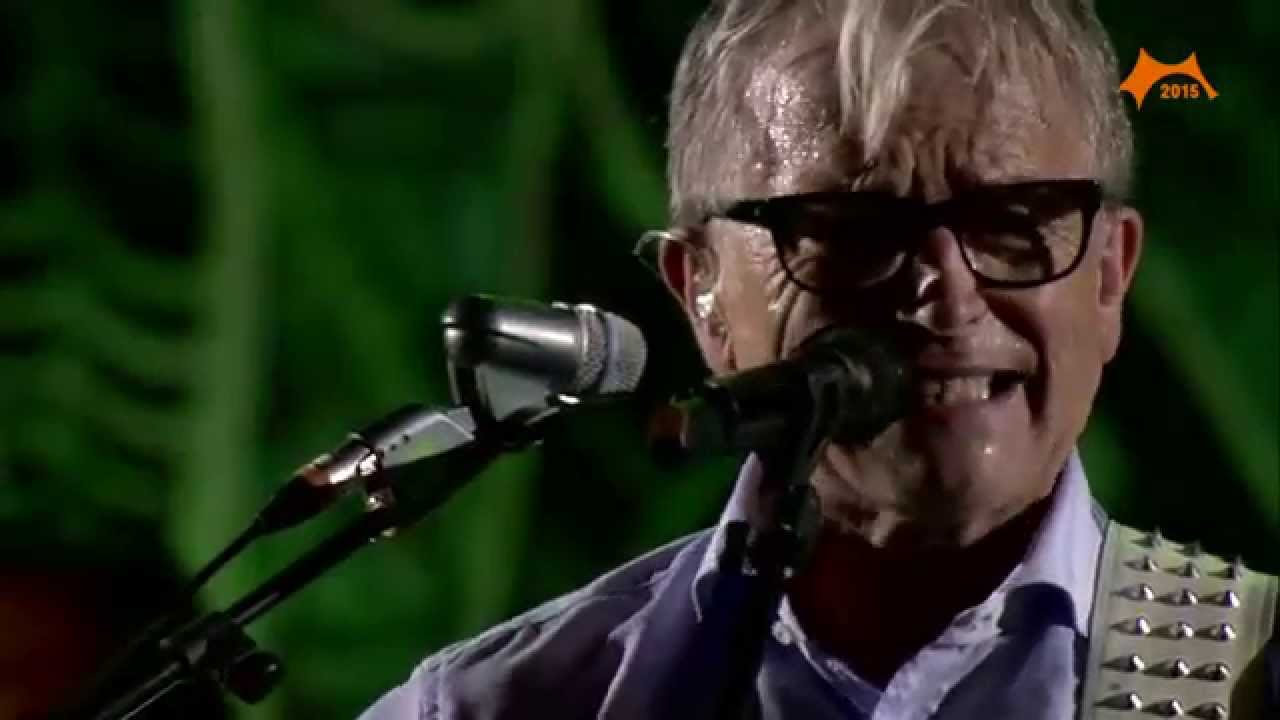 Lars H.U.G. - Militskvinder live from Roskilde Festival 2015 - YouTube