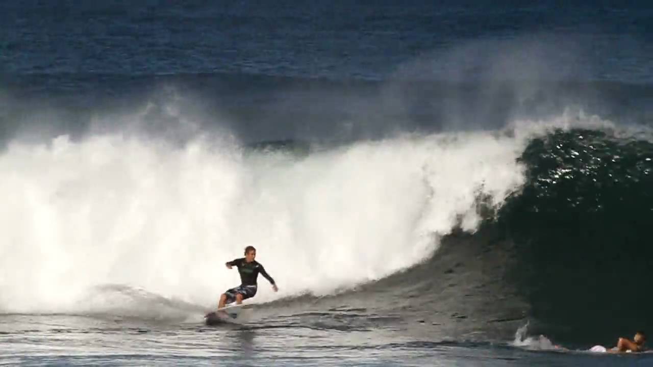 Pro surfer Dylan Graves backside air 360 - YouTube