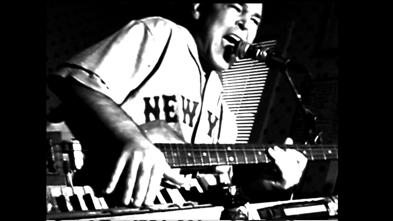 Jay Wasco - Swiss Army Bass - "Heart Of Gold" -Neil Young - YouTube