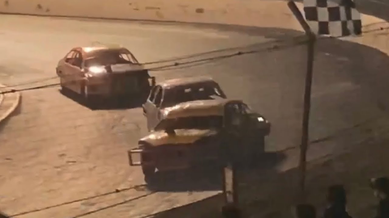 #5 tam Rutherford jnr vs #546 Charlie folan @ Cowdenbeath racewall 26/3 ...