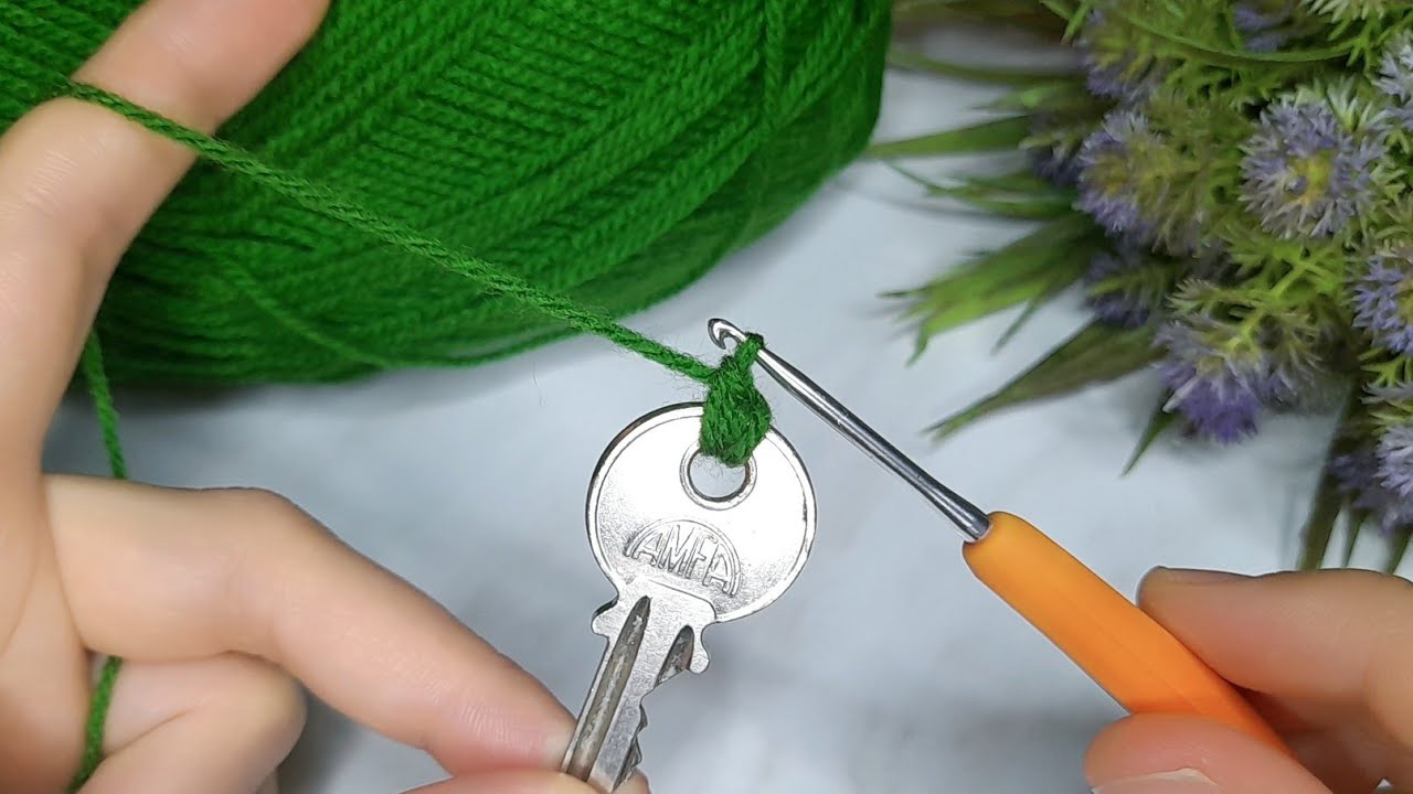 Look what I did with the keys with crochet, it's a great idea - YouTube