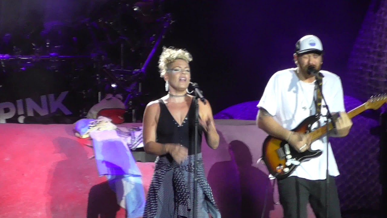 Pink Berlin 2017 Live Concert Highlights - YouTube