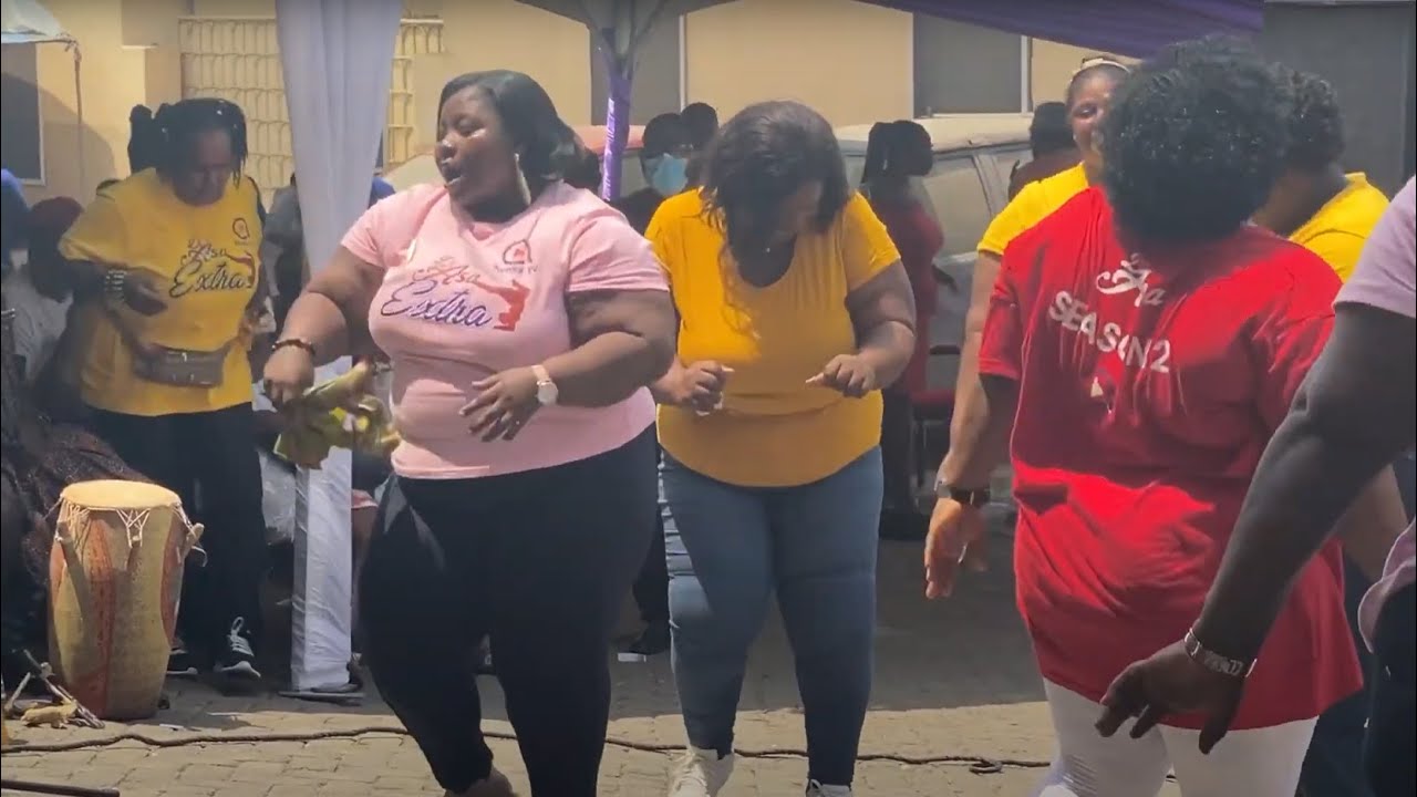 Di Asa Xtra: Di Asa Queens on the Dance 💃 floor - YouTube