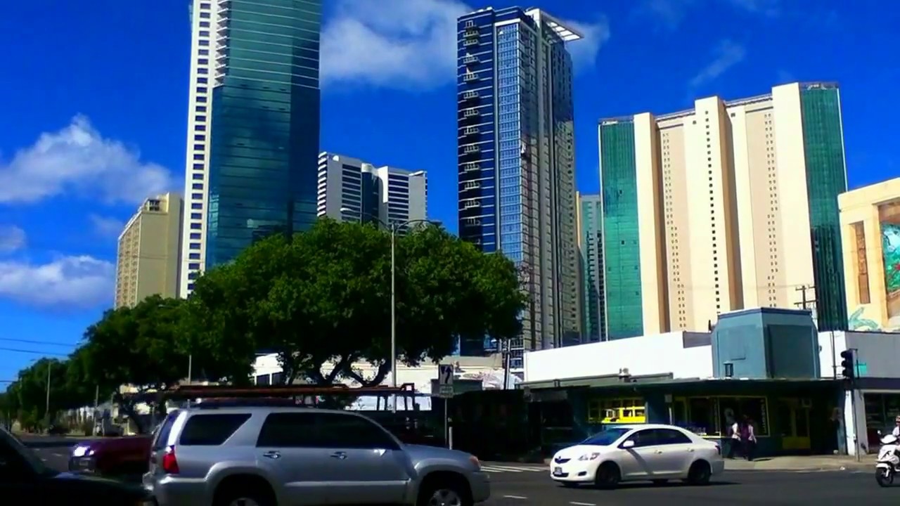 Traffic Honolulu Street Scene corner of Kapiolani & Piikoi St - YouTube
