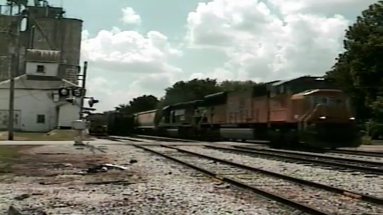 UP SD70M/Norfolk Southern High Nose SD40 at Sadorus, IL 2003 - YouTube