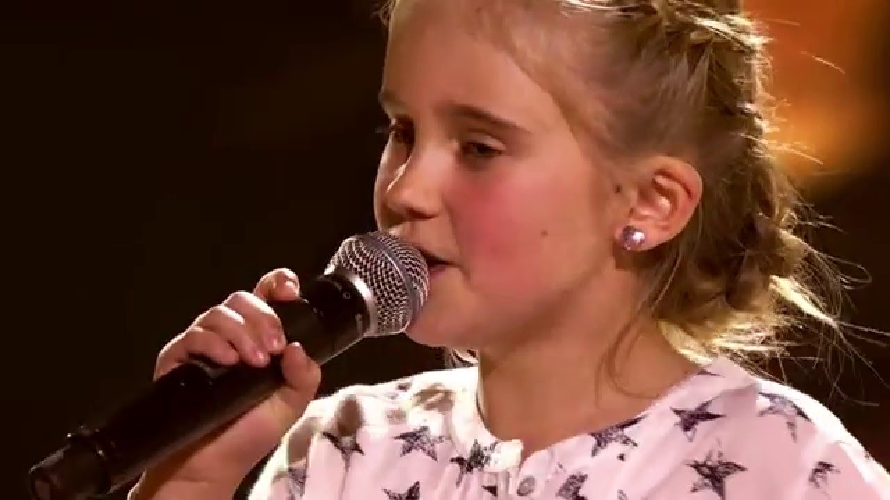 Josefien - 'Fly me to the Moon' | Sing-Off |The Voice Kids | VTM - YouTube
