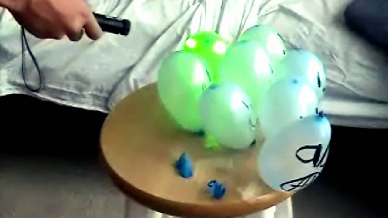 200mW Green (532nm) Laser Popping 10 Balloons - YouTube