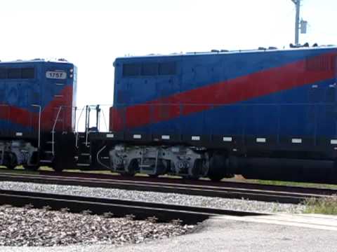 Simmons feed mill locomotives.MWLX 1757/MWLX 4127 - YouTube