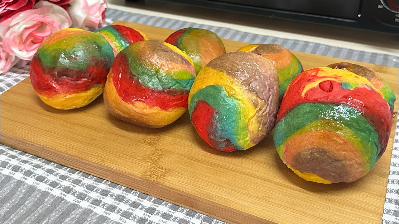 COLORFUL BREAD WITH SOFT AND FLUFFY CREAM MOCA CORE #resepi #bread #fyp ...
