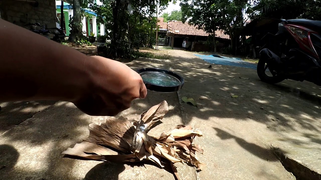 Cara membuat api dengan cahaya matahari - YouTube