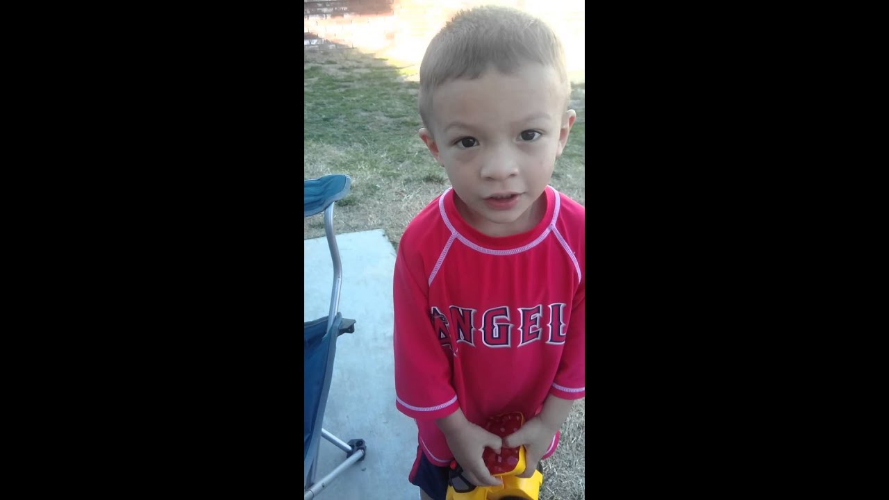 Little boy farted lol - YouTube