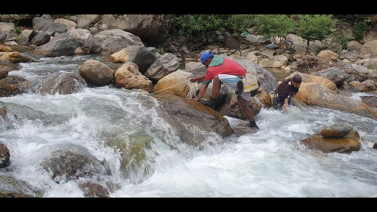 FRESHWATER FISHING IN NEPAL WITH HANDMADE CAST NET | HIMALAYAN TROUT FISHING IN SMALL STREAM ...