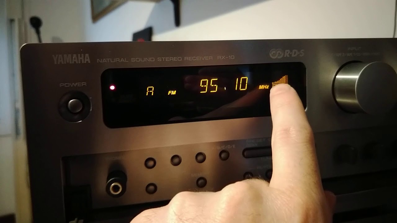 Yamaha RX-10 tuner "mistuning"(?) by 0.1 MHz - YouTube