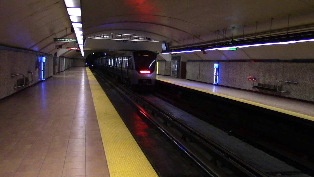 STM Station Frontenac - YouTube