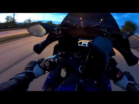 Yamaha R1 2018 - AMG fun (High speed wheelies)