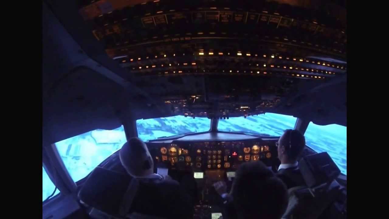 DC-10 landing from the cockpit. - YouTube