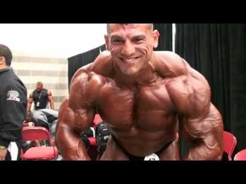 Bodybuilding DVD - Pro bodybuilders posing backstage 2012 Europa