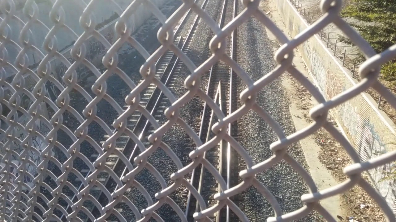 Union pacific passing through the montebello bridge - YouTube