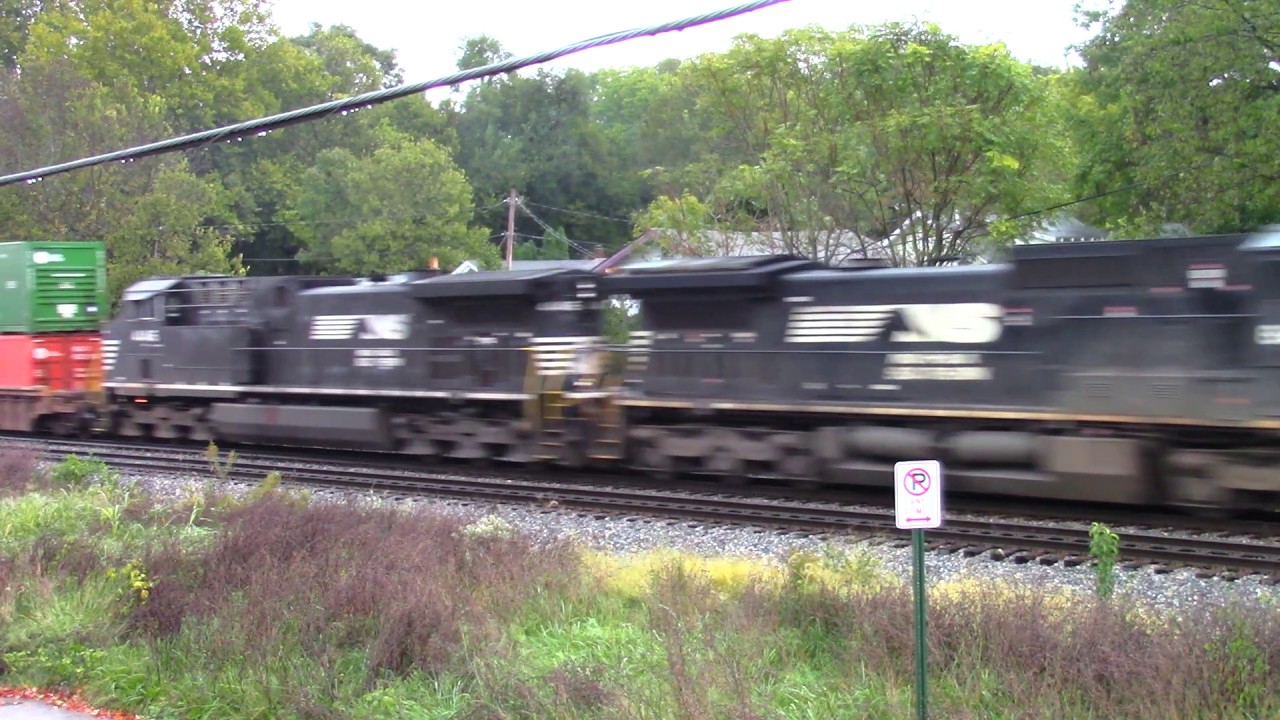 NORFOLK SOUTHERN Former Conrail GE D8-40CW Southbound Intermodal ...