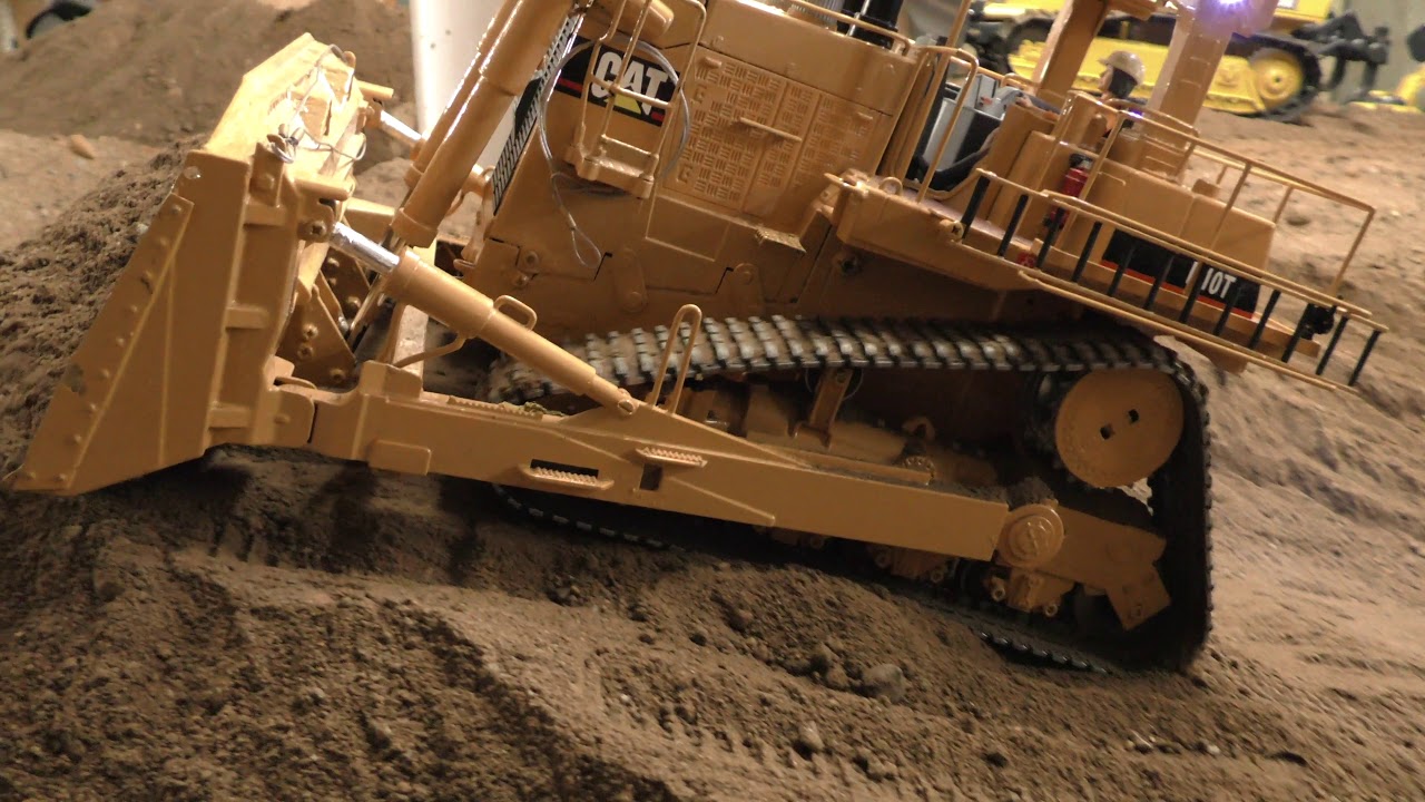 Caterpillar D10T pushing top soil - YouTube