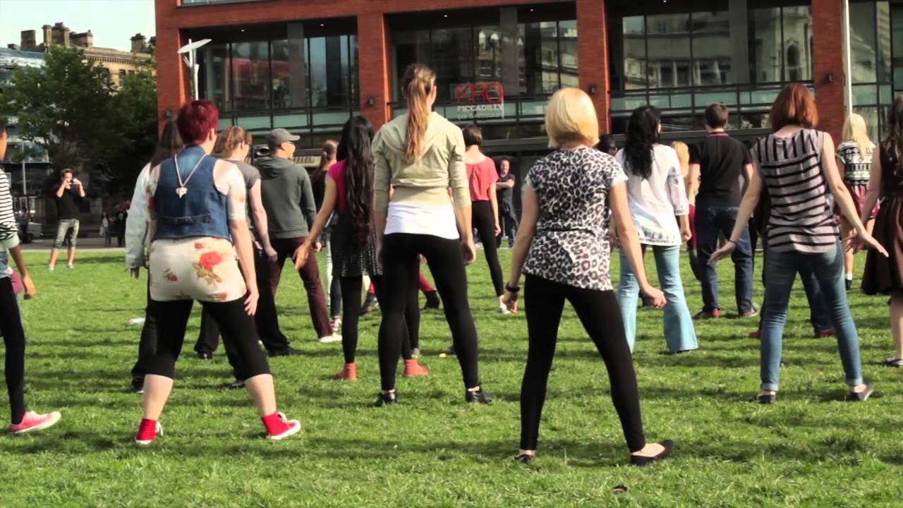 Piccadilly Gardens Flash Mob dance Oxjam Manchester Takeover - YouTube