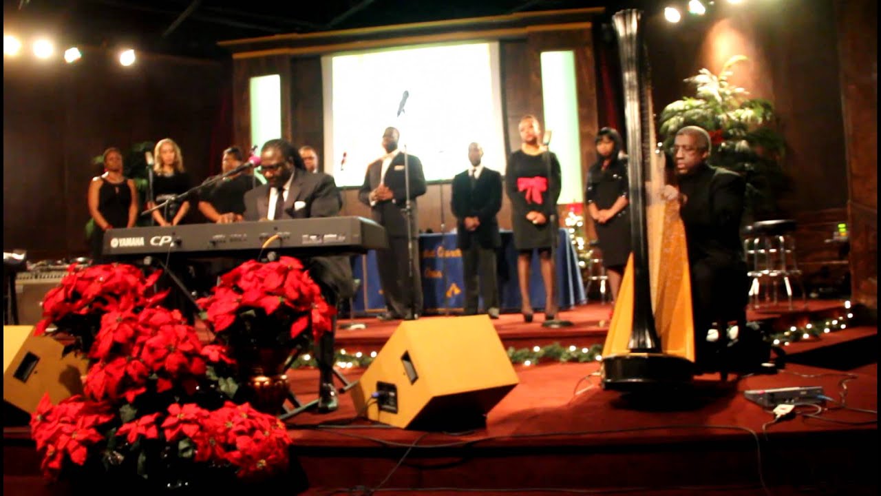 Rodney Hubbard and friends 2011 caroling - YouTube