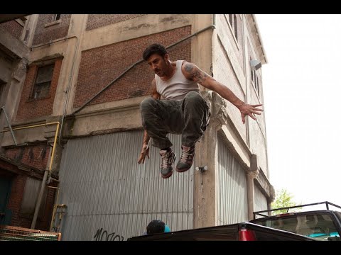 13-й район (2004) Лейто убегает от банды