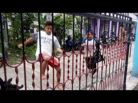 Main bola didepan kos 🤣😂, dengan anak anak digang