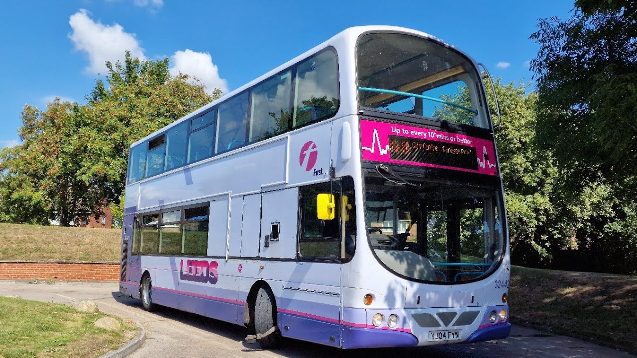 🚍*Walkaround before withdrawal* First Leeds 32442 YJ04 FYN Volvo B7 ...