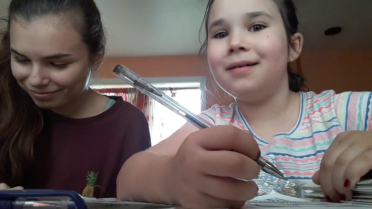 Three pen chasing - YouTube