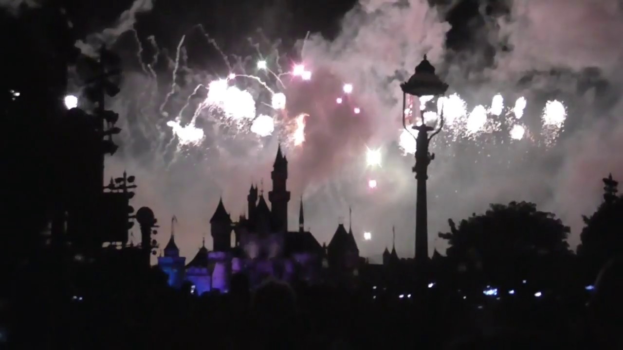 Serunya Nonton Kembang Api Disneyland Hong Kong - YouTube