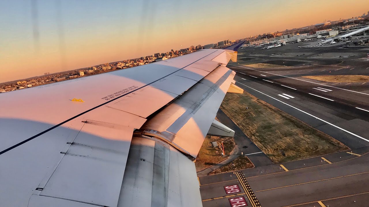 [4K] FULL ATC at LaGuardia! | United A320 Takeoff - YouTube
