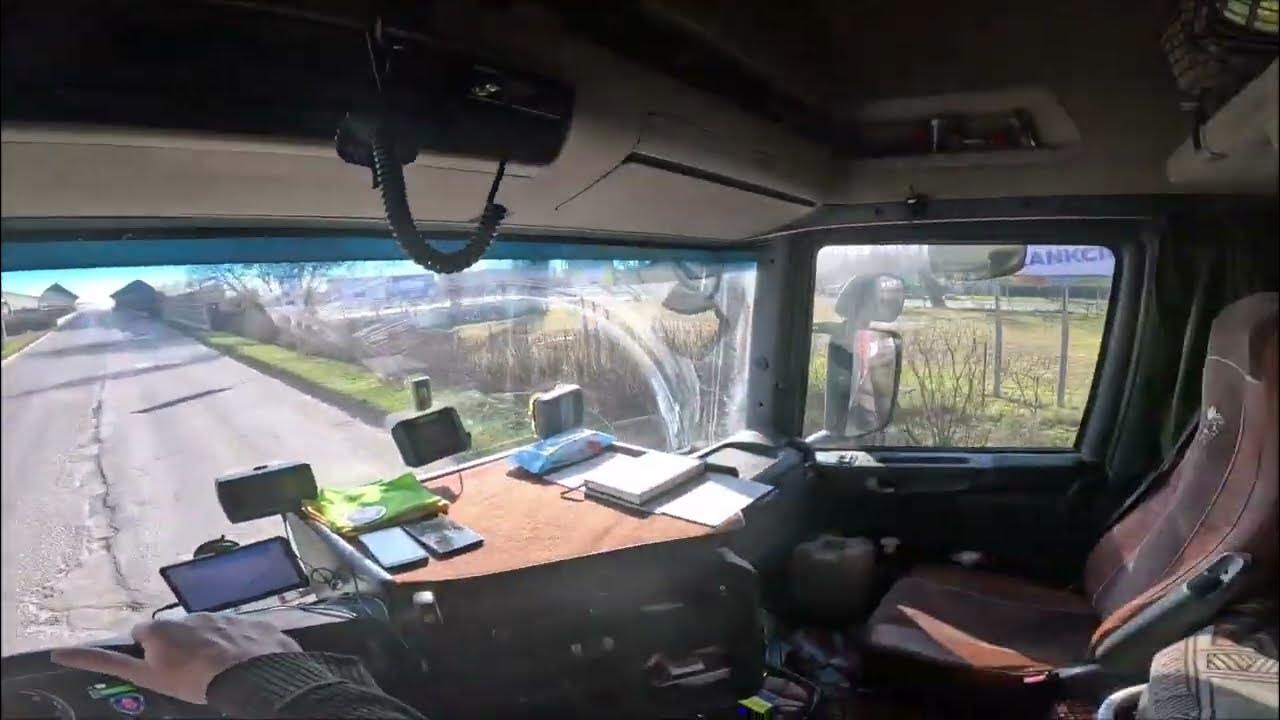 WIDOK Z KABINY CIĘŻARÓWKI POV, COFANIE Z HALI - YouTube WIDOK Z KABINY CIĘŻARÓWKI POV, COFANIE Z HALI - YouTube
