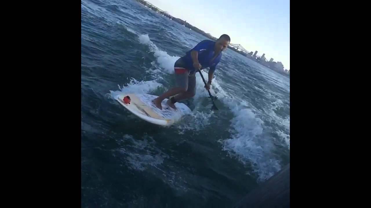 SUPSURF à Montréal avec le remorqueur Theodore - YouTube
