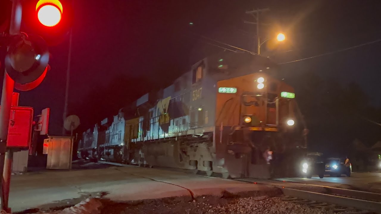 CSX 5347 leads X574 at Horse Cave - YouTube
