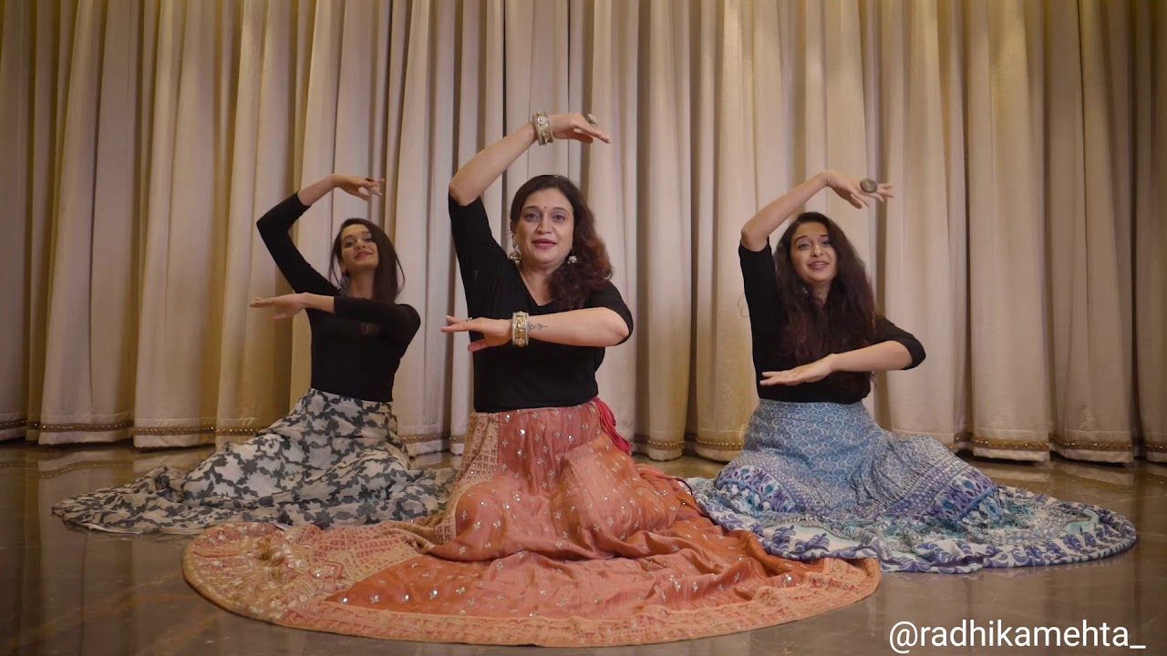 PIYU BOLE | PARINEETA | SIT AND DANCE | DANCE COVER | RADHIKA MEHTA ...