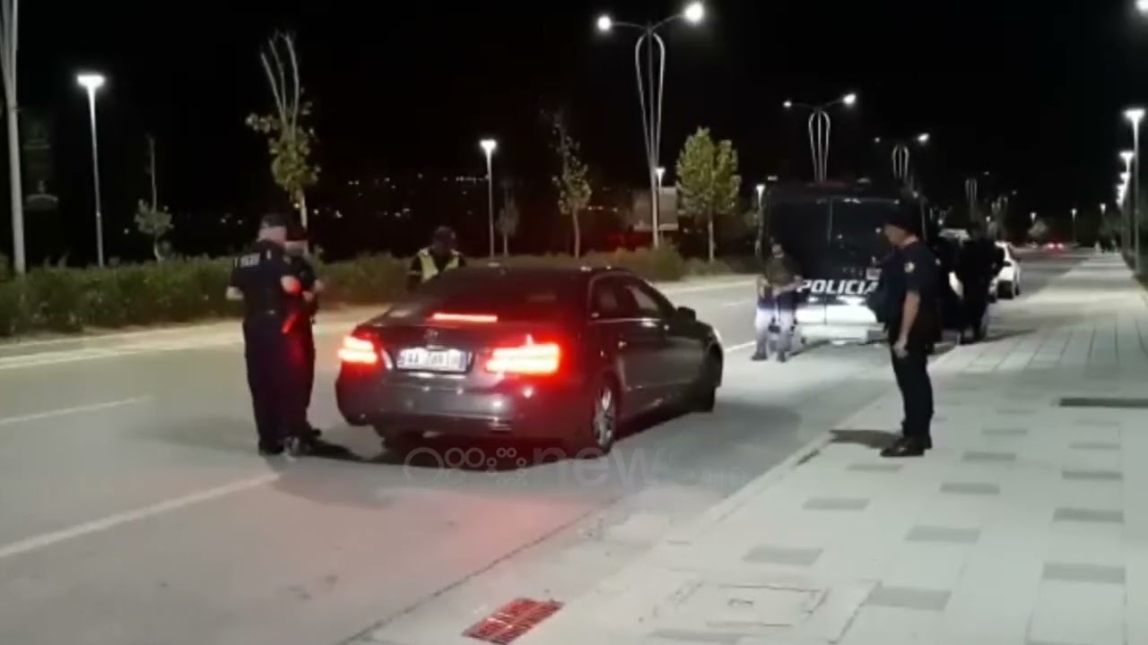 Policia kontrolle “blic” në Shkodër - YouTube