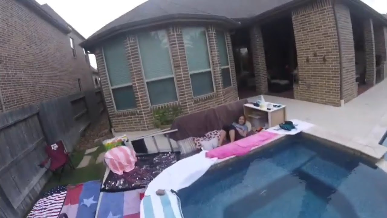 Fort building competition! Who can survive the longest? - YouTube