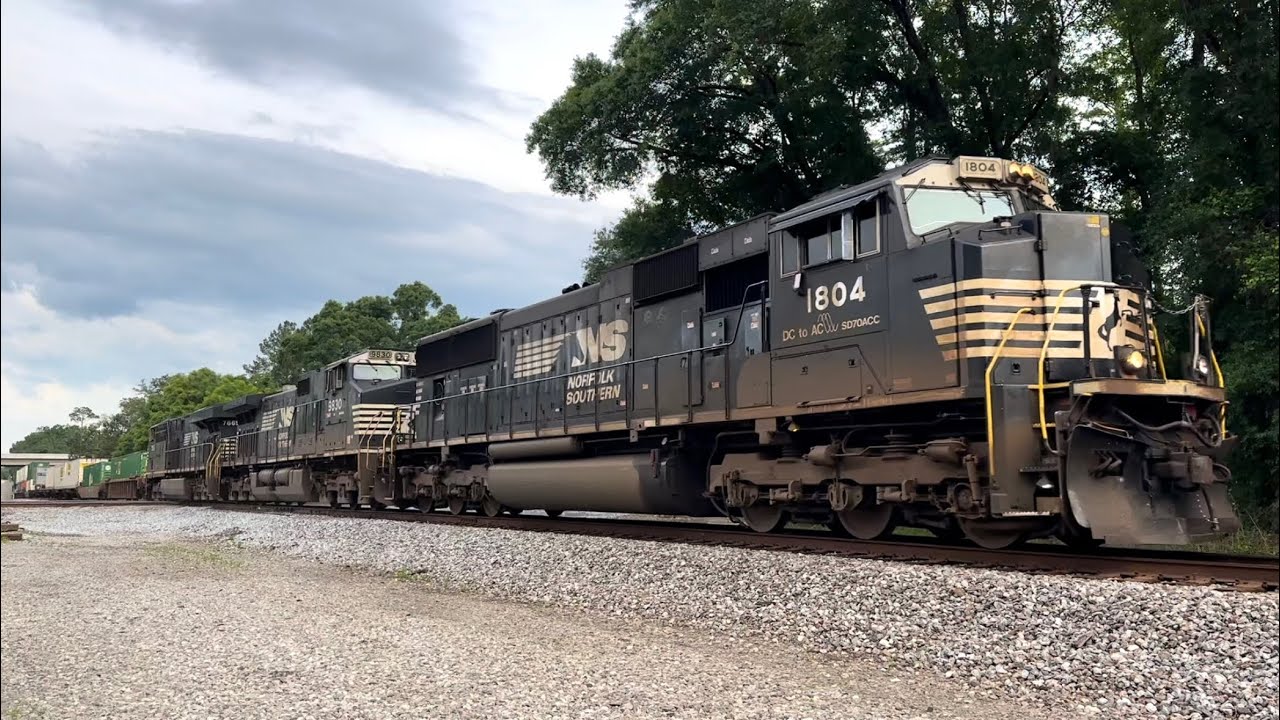 Norfolk Southern EMD SD70ACC 1804 Leads NS 26C at Crawford, FL - YouTube
