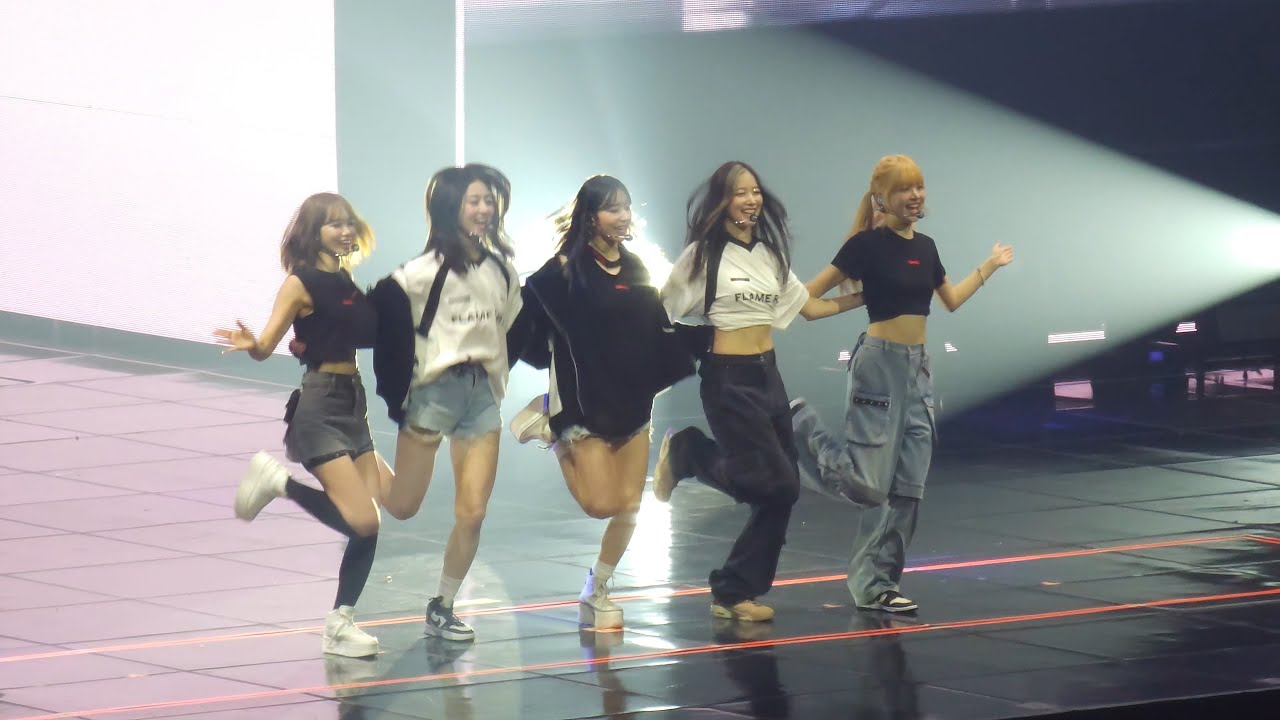 230813 LESSERAFIM TOUR FLAME RISE IN SEOUL NO RETURN - YouTube